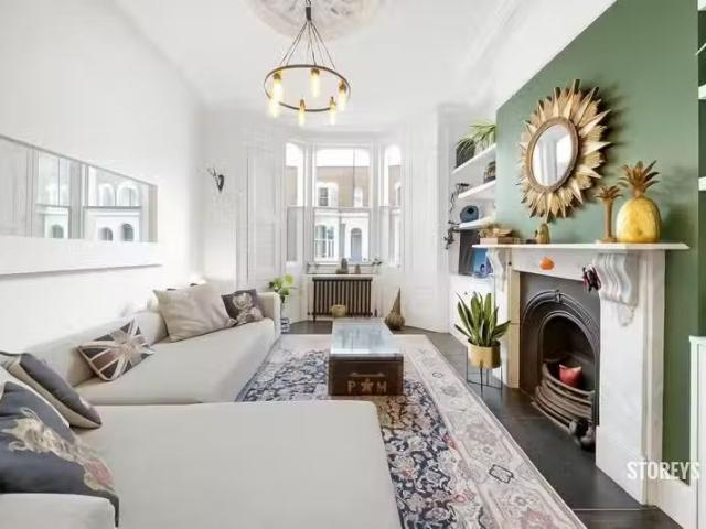 Cheap 3 BA 4 bedroom end of terrace house for rent in Antill R.