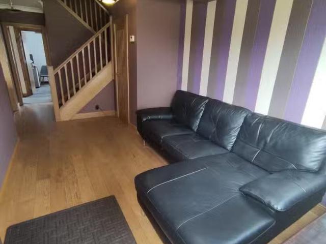 Cheap 3 BA 4 bedroom house of multiple occupation for rent in.