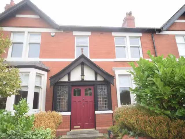 Cozy 3 BA 4 bedroom semi detached house for rent in Derby Road.