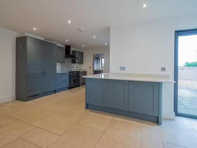 New 3 BA 4 bedroom semi detached house for rent in Wrington Hi.
