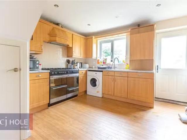 Nice 3 BA 4 bedroom terraced house for rent in Shakespeare Ave.