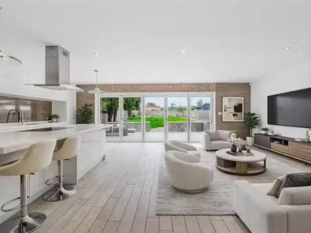 Nice 3 BA 5 bedroom detached house for rent in Martcombe Road.
