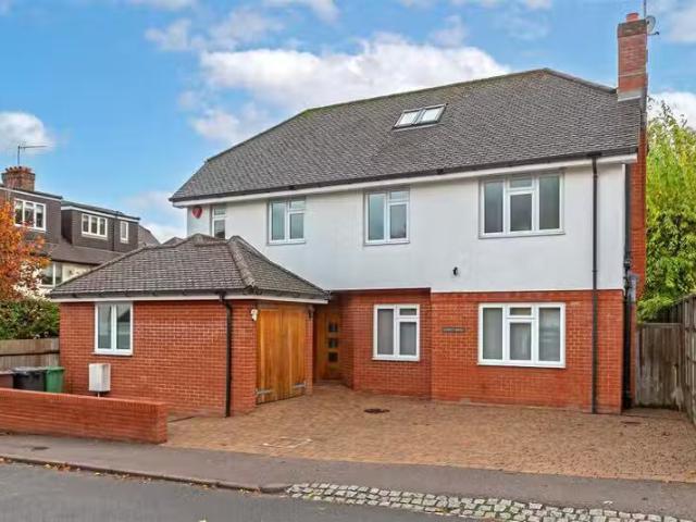 Nice 3 BA 5 bedroom detached house for rent in Sheppards Close.