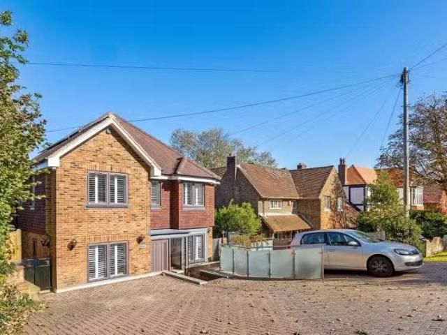 For Rent! 3 BA 5 bedroom detached house for rent in Tongdean L.