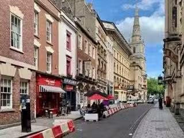 Just in! 3 BA 8 bedroom apartment for rent in Tailors Court, C.