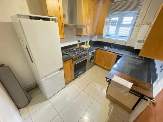 Nice 3 bed in a fantastic location for rent in E9