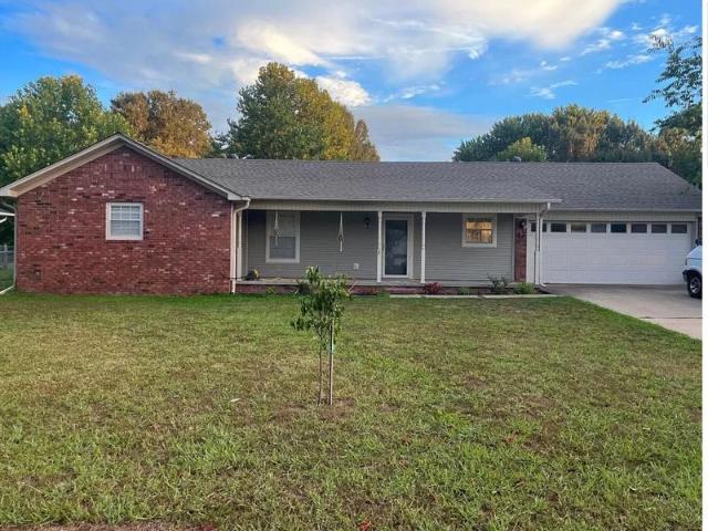 nice 3 bed 2 baths in Cabot, AR #17 Red Oak Dr