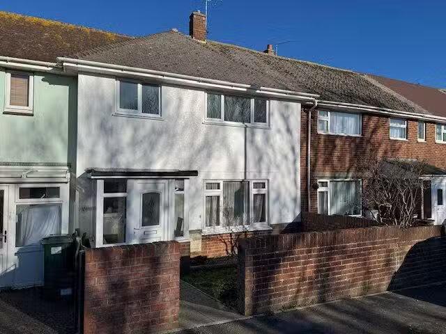 Cheap 3 bedroom terraced house for rent in Westhaven, Weymouth.