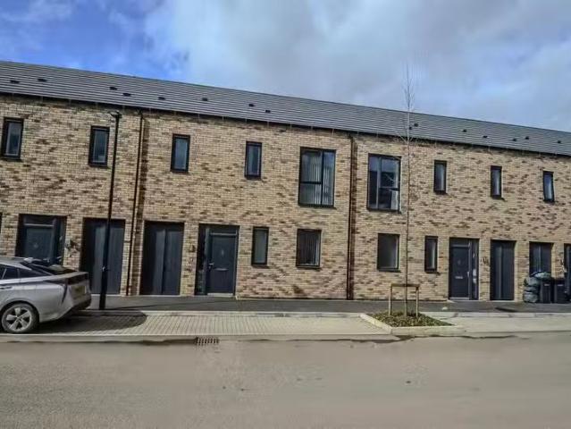 For Rent! 3 bedroom terraced house for rent in AVAILABLE by mi.