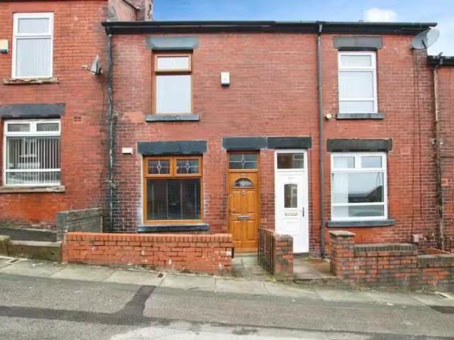 Nice 3 bedroom terraced house for rent in Quebec Street, Bolto.