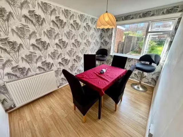 Cheap 3 bedroom town house for rent in Barden Road, Eastbourne.