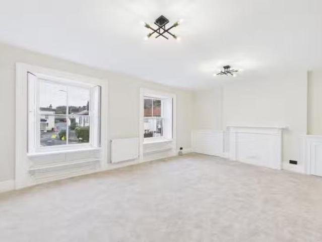 New 3 bedroom apartment for rent in East Clevedon Triangle, Cl.
