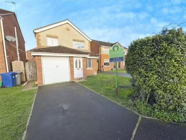 Charming 3 bedroom Detached House to rent, Castle Avenue, Ross.