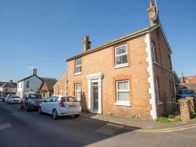 Cheap 3 bedroom detached house for rent in Victoria Road, Hail.