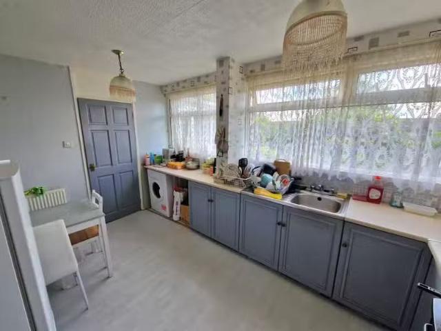 Nice 3 bedroom end of terrace house for rent in Easterton Crof.