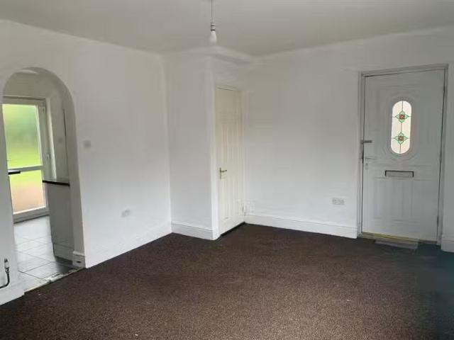 Rental! 3 bedroom end of terrace house for rent in Fieldhead R.