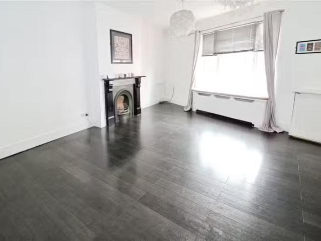 Unique 3 bedroom Flat to rent, Albert Road, Southsea, PO5 £1.