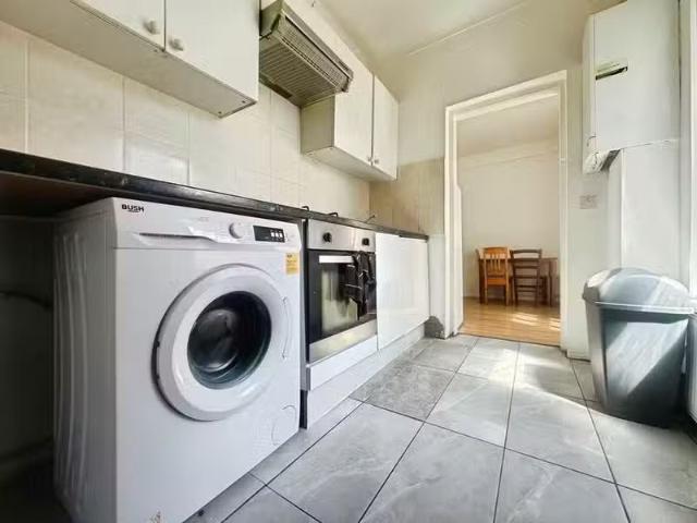 Nice 3 bedroom Flat to rent, St. Albans Road, Watford, WD24 £.