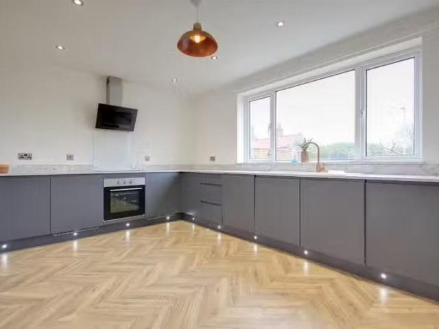 Cheap 3 bedroom house for rent in East Street, Leven, Beverley.