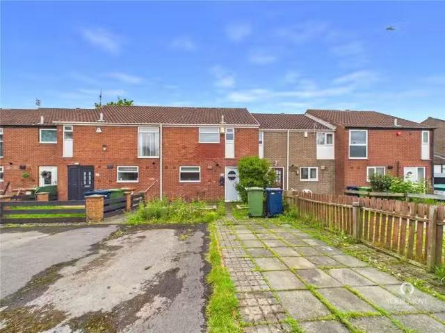 Rental! 3 bedroom Mid Terrace House to rent, Raglan, Oxclose.