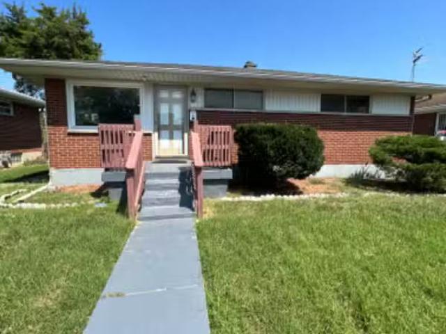 Nice 3 bedroom ranch w/basement 1515 W Stewart St