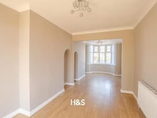 Unique 3 bedroom semi detached house for rent in Old Lode Lane.