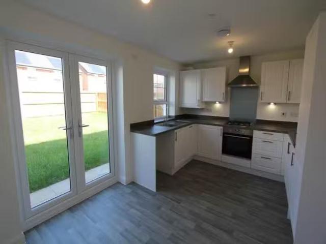 Cheap 3 bedroom semi detached house for rent in Cae'r Victor.