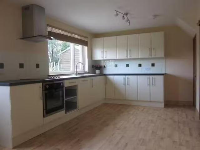 New 3 bedroom semi detached house for rent in Pinfold Close, b.