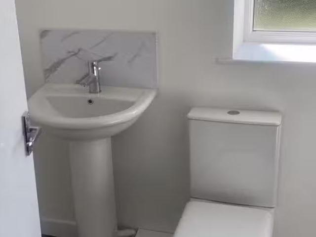 Cheap 3 bedroom semi detached house for rent in Westbourne Cre.