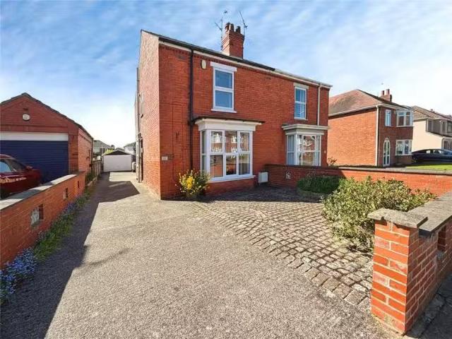 Charming 3 bedroom Semi Detached House to rent, Hainton Road.