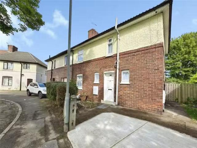Nice 3 bedroom Semi Detached House to rent, Waverley Avenue, D.