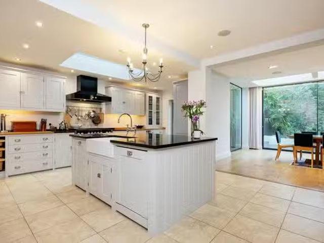 Cozy 3 BR 3 rooms apartment in Highgate