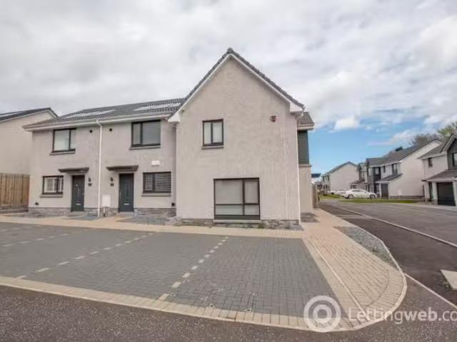 Cheap 3 BR Property to rent in Town Park Way, Glenrothes, KY7.