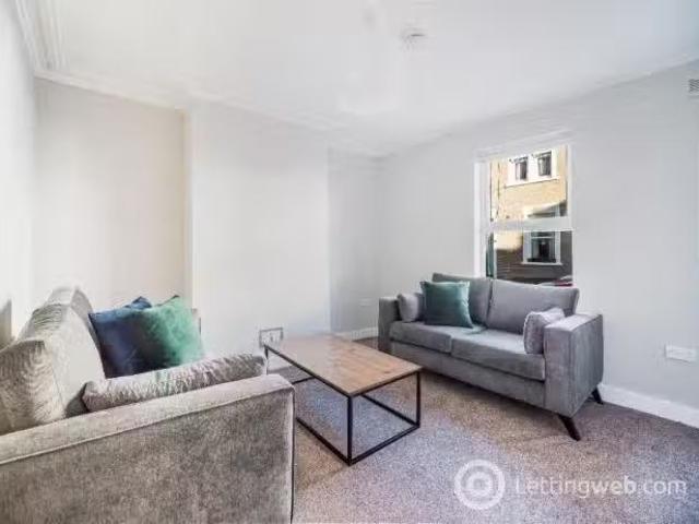 Charming 3 BR Property to rent in Dartmoor Street, Southville.