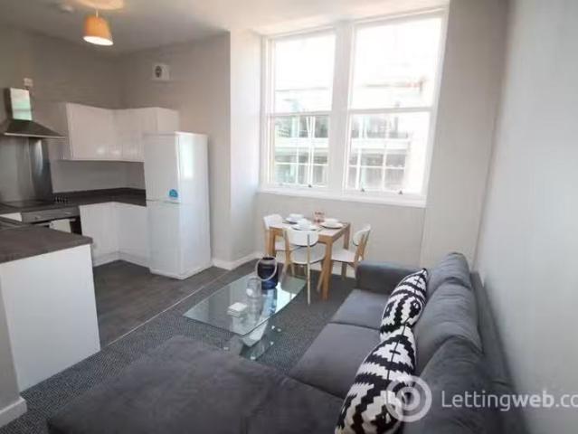 For Rent! 3 BR Property to rent in Flat F West Bell Street, Du.
