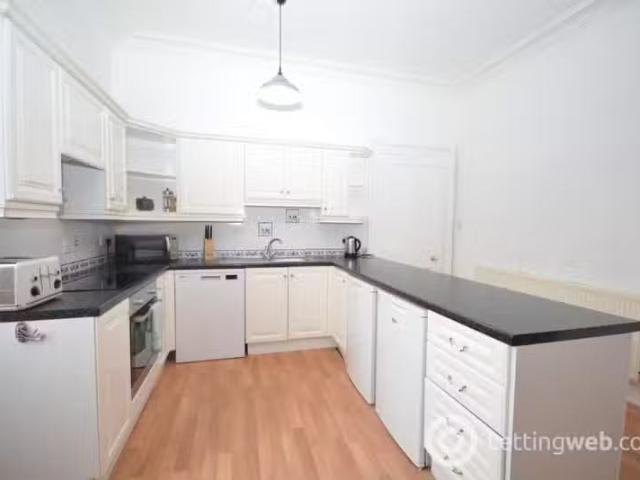 Cheap 3 BR Property to rent in High Street, Fortrose, Highland.
