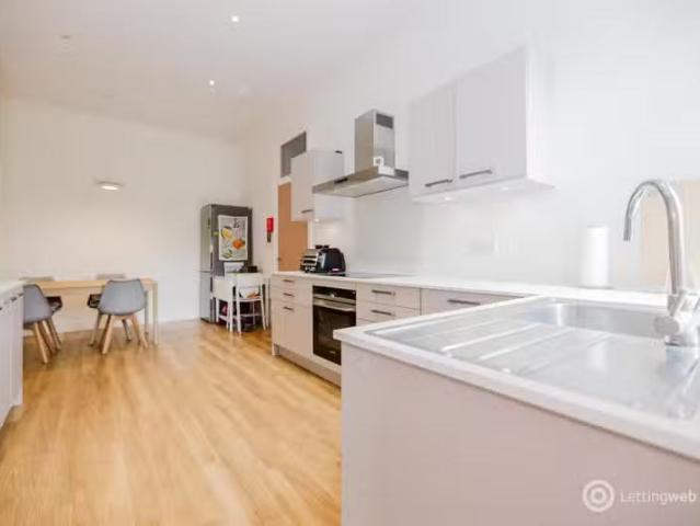 Cheap 3 BR Property to rent in Lauderdale Street, Edinburgh, EH9