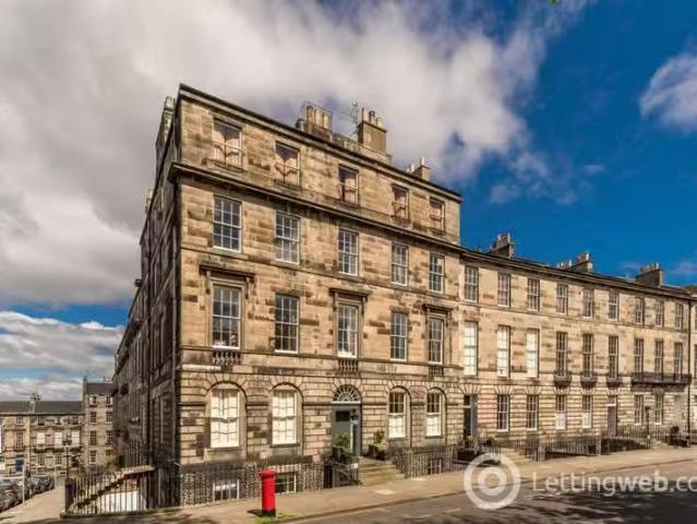 Cozy 3 BR Property to rent in Nelson Street, New Town, Edinburgh