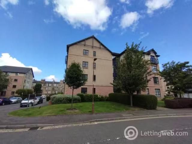 Cozy 3 BR Property to rent in Russell Gardens, Murrayfield, Ed.