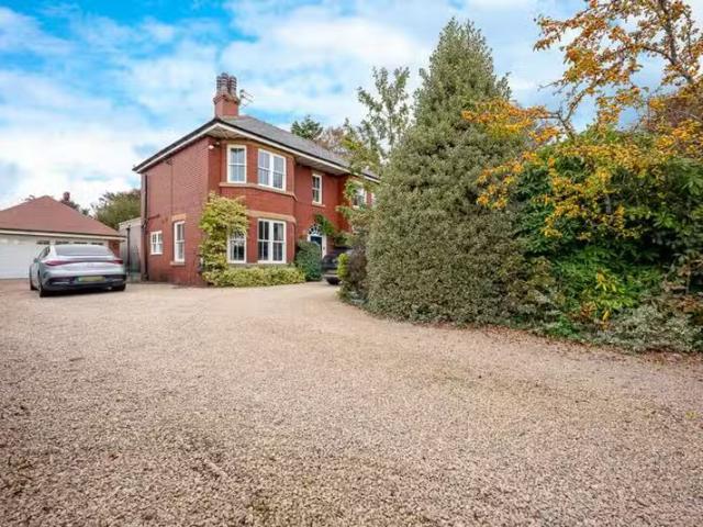 Rental! 4 BA 3 bedroom detached house for rent in Renacres Lan.