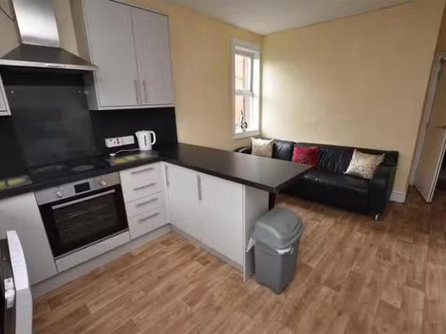 Just in! 4 BA 4 bedroom apartment for rent in Station Road, Ha.