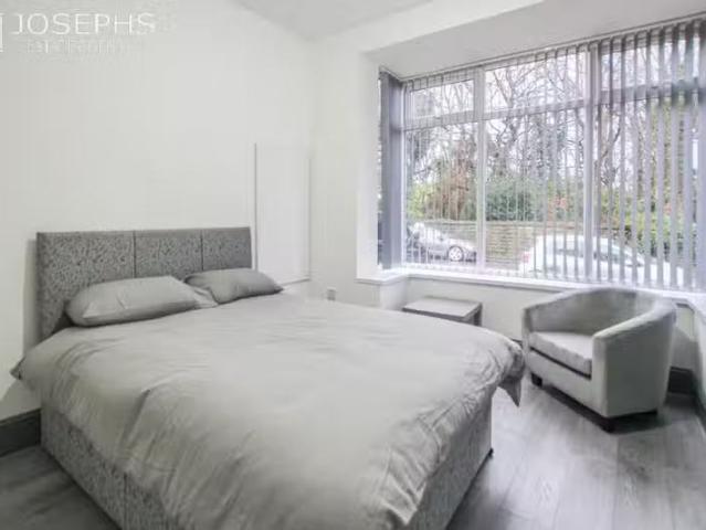 Nice 4 BA 5 bedroom end of terrace house for rent in Greenland.