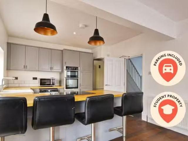 Cozy 4 BA 6 bedroom semi detached house for rent in Kingsholm.