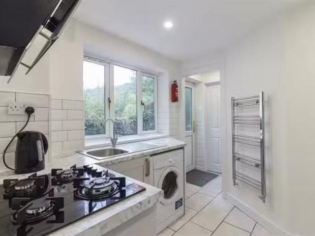 For Rent! 4 bedroom terraced house for rent in Meadow Street.