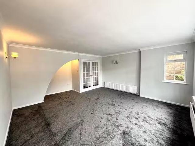 Cozy 4 bedroom detached house for rent in Ridgewood Drive, Sut.