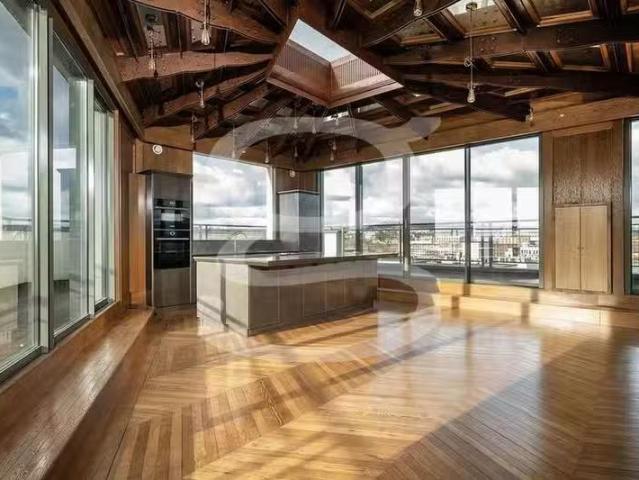 Rental! 4 bedroom flat to rent in Holmes Road, London NW5