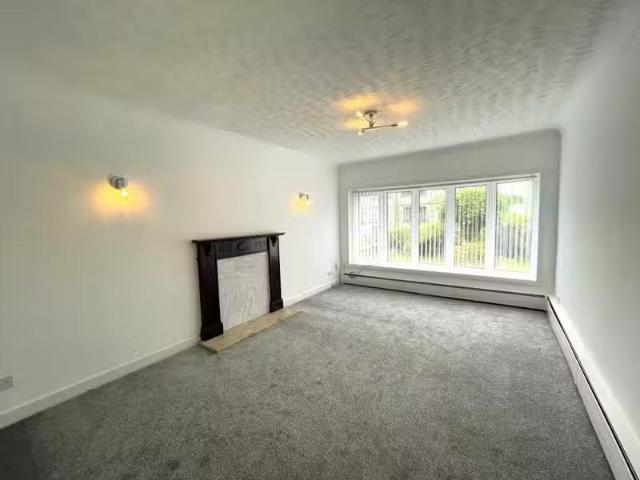 Charming 4 bedroom house for rent in Woodland Grove, BRADFORD.