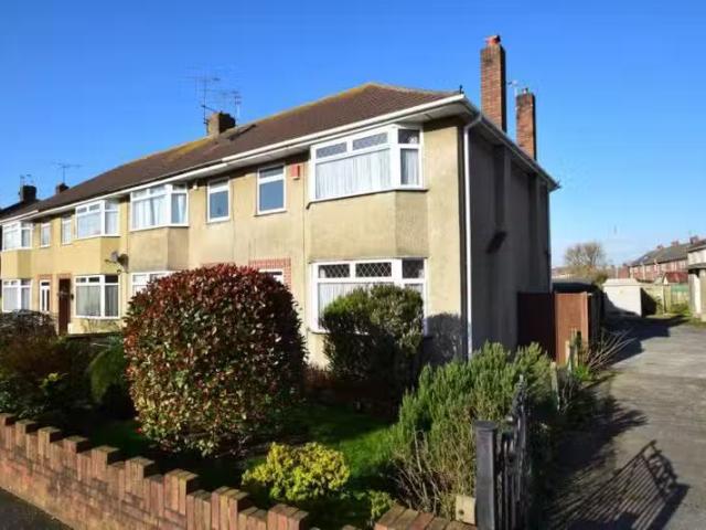 Cheap 4 bedroom house for rent in Meadowsweet Avenue, Filton.