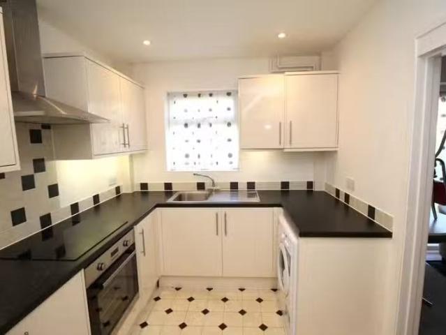 Charming 4 bedroom Semi Detached House to rent, Firbank Place.