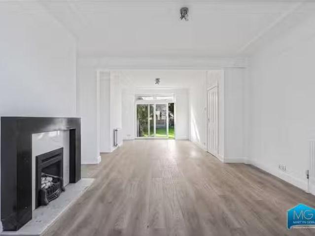 Charming 4 bedroom semi detached house to rent in London, NW7